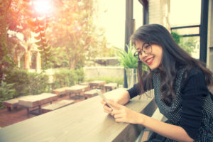 25 Good “About Me” Examples for Women (Online Dating)